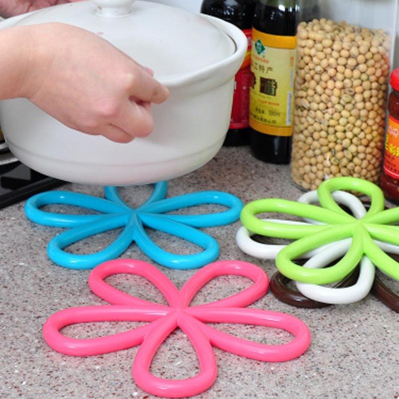 Buy Plum Shaped Anti Scald Heat Insulation Anti Slip Table PVC Pot Mat ...
