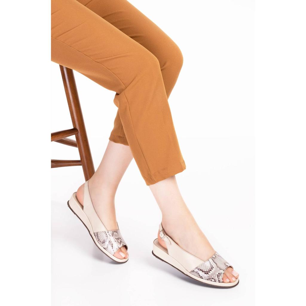 Женские бежевые сандалии из натуральной кожи со змеиным рисунком ...