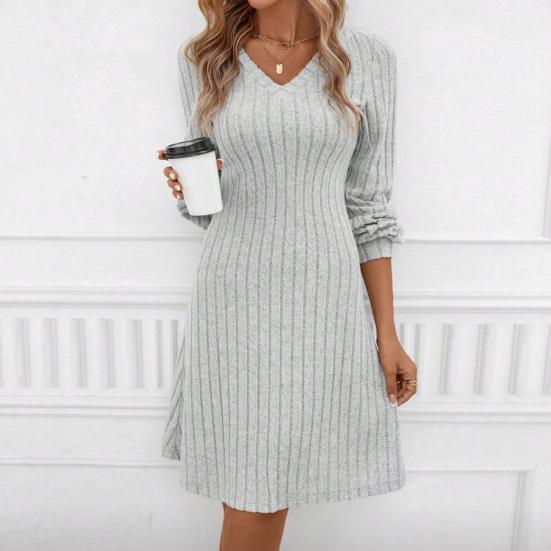 Купити Осінньо зимова трикотажна сукня в рубчик з V подібним вирізом і довгими рукавами