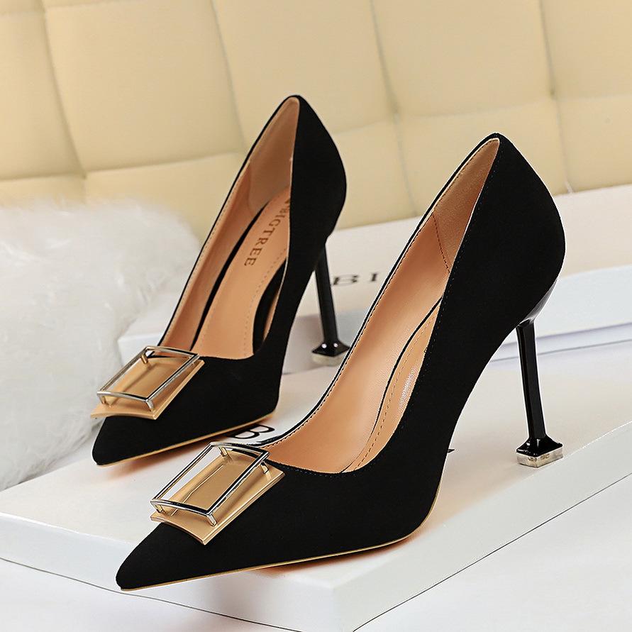 Satın alın Elegant and fashionable ladies high heels pointed toe shoes ...