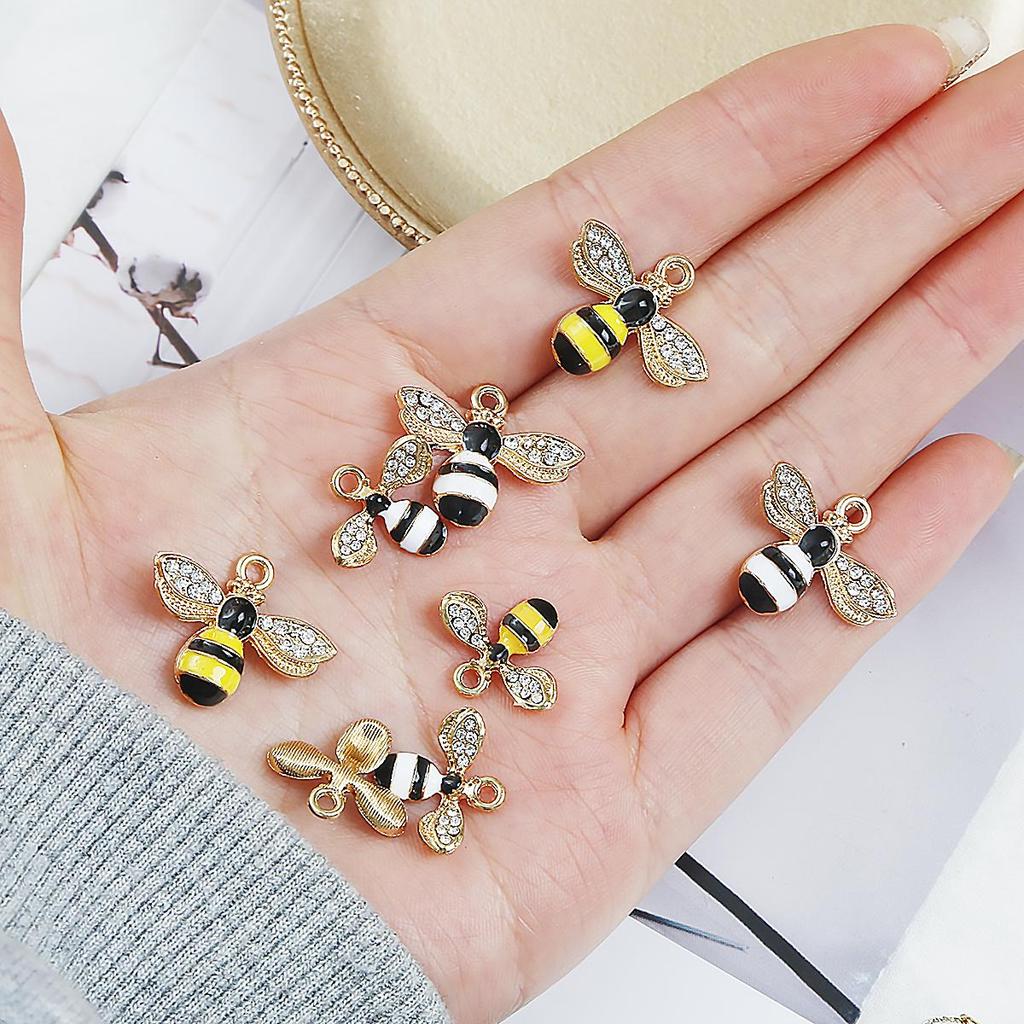 💰Kjøp 2Pcs Metal Enamel Bee Charms Pendant For DIY Jewelry Making ...
