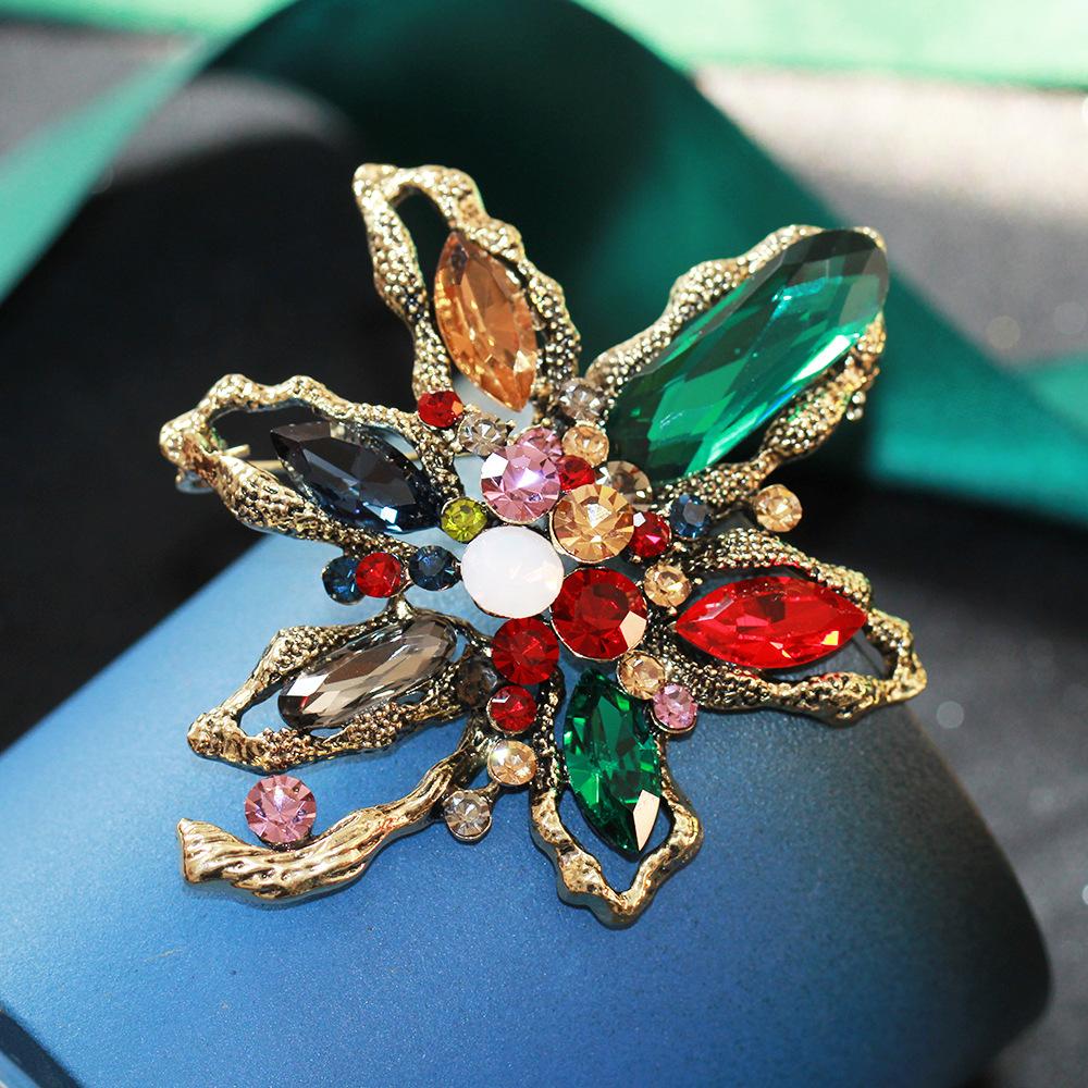 Satın alın Female Fashion Rainbow Crystal Flower Brooches For Women ...