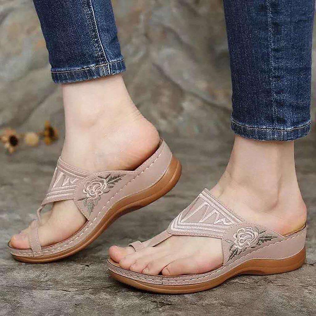 Large Size Flip Flops Embroidered European And Beautiful Sandals And ...